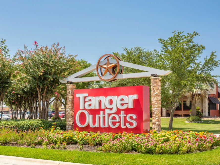 Tanger Outlets welcomes families for Spring Photos and Easter Bunny ...